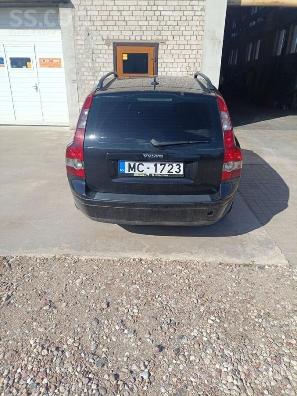 Blue Volvo V50 2004 in Liepaja, with an engine capacity of 2.00 L and mileage of 0 thousand km for 1500 €, photo 3 on AUTOMOTO.COM.LV