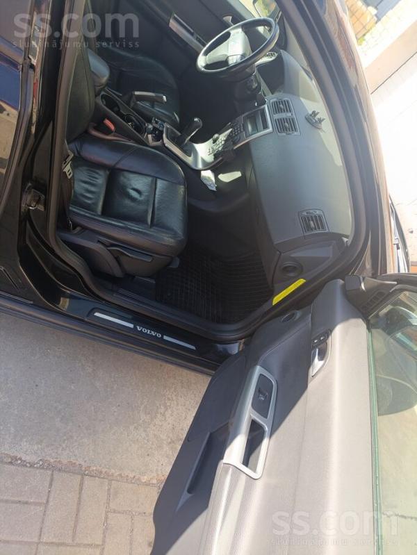 Blue Volvo V50 2004 in Liepaja, with an engine capacity of 2.00 L and mileage of 0 thousand km for 1500 €, photo 6 on AUTOMOTO.COM.LV