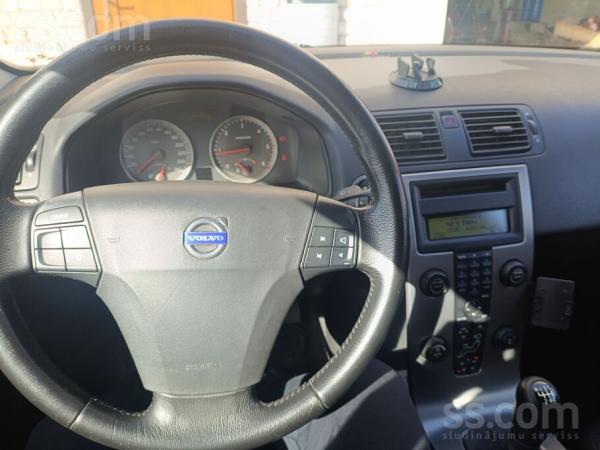 Blue Volvo V50 2004 in Liepaja, with an engine capacity of 2.00 L and mileage of 0 thousand km for 1500 €, photo 9 on AUTOMOTO.COM.LV