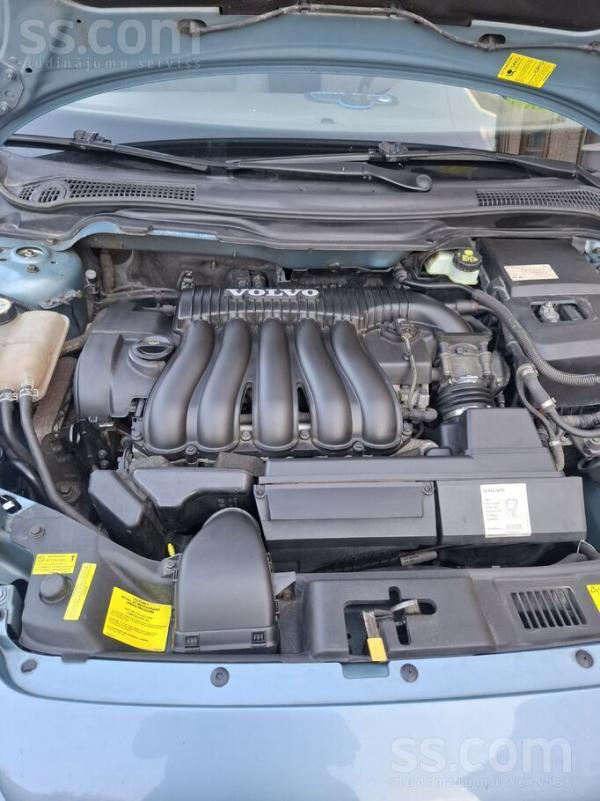 Blue Volvo V50 2004 in Preili, with an engine capacity of 2.40 L and mileage of 246 thousand km for 3450 €, photo 6 on AUTOMOTO.COM.LV