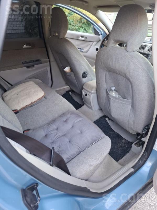 Blue Volvo V50 2004 in Preili, with an engine capacity of 2.40 L and mileage of 246 thousand km for 3450 €, photo 8 on AUTOMOTO.COM.LV