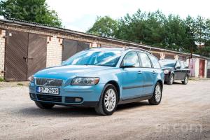 Zils Volvo V50 2004 Kuldīga, ar dzinēja tilpumu 2.40 L un nobraukumu 299 tūkst. km par 3150 €, foto 5 vietnē AUTOMOTO.COM.LV