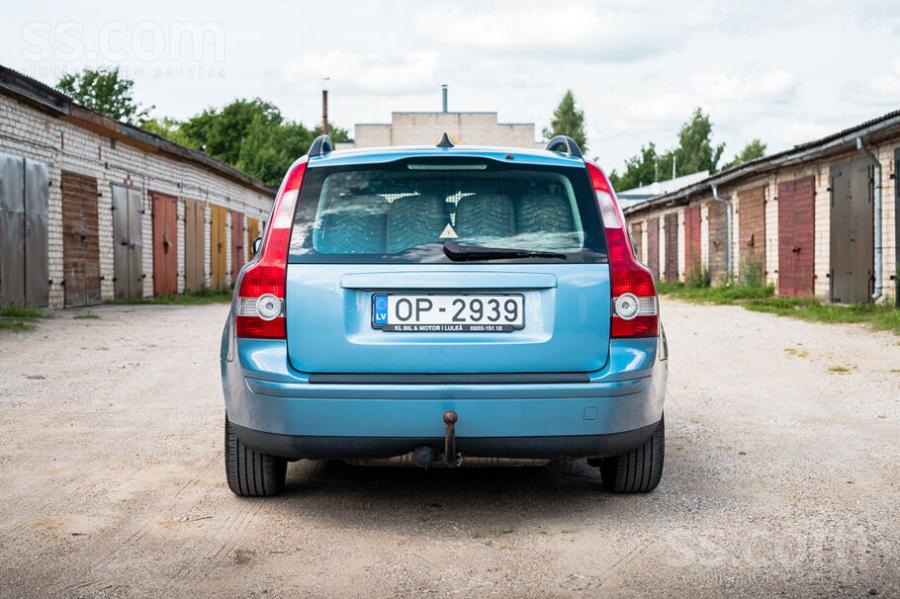 Zils Volvo V50 2004 Kuldīga, ar dzinēja tilpumu 2.40 L un nobraukumu 299 tūkst. km par 3150 €, foto 7 vietnē AUTOMOTO.COM.LV