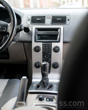 Zils Volvo V50 2004 Kuldīga, ar dzinēja tilpumu 2.40 L un nobraukumu 299 tūkst. km par 3150 €, foto 9 vietnē AUTOMOTO.COM.LV