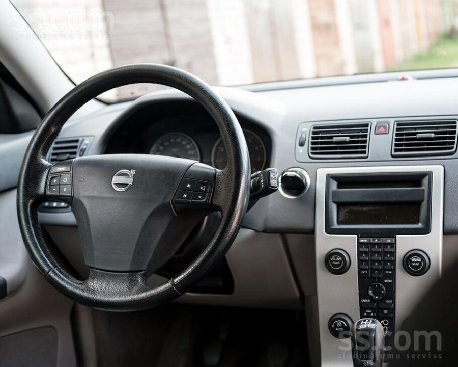 Zils Volvo V50 2004 Kuldīga, ar dzinēja tilpumu 2.40 L un nobraukumu 299 tūkst. km par 3150 €, foto 11 vietnē AUTOMOTO.COM.LV