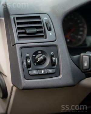 Zils Volvo V50 2004 Kuldīga, ar dzinēja tilpumu 2.40 L un nobraukumu 299 tūkst. km par 3150 €, foto 12 vietnē AUTOMOTO.COM.LV