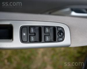 Zils Volvo V50 2004 Kuldīga, ar dzinēja tilpumu 2.40 L un nobraukumu 299 tūkst. km par 3150 €, foto 14 vietnē AUTOMOTO.COM.LV