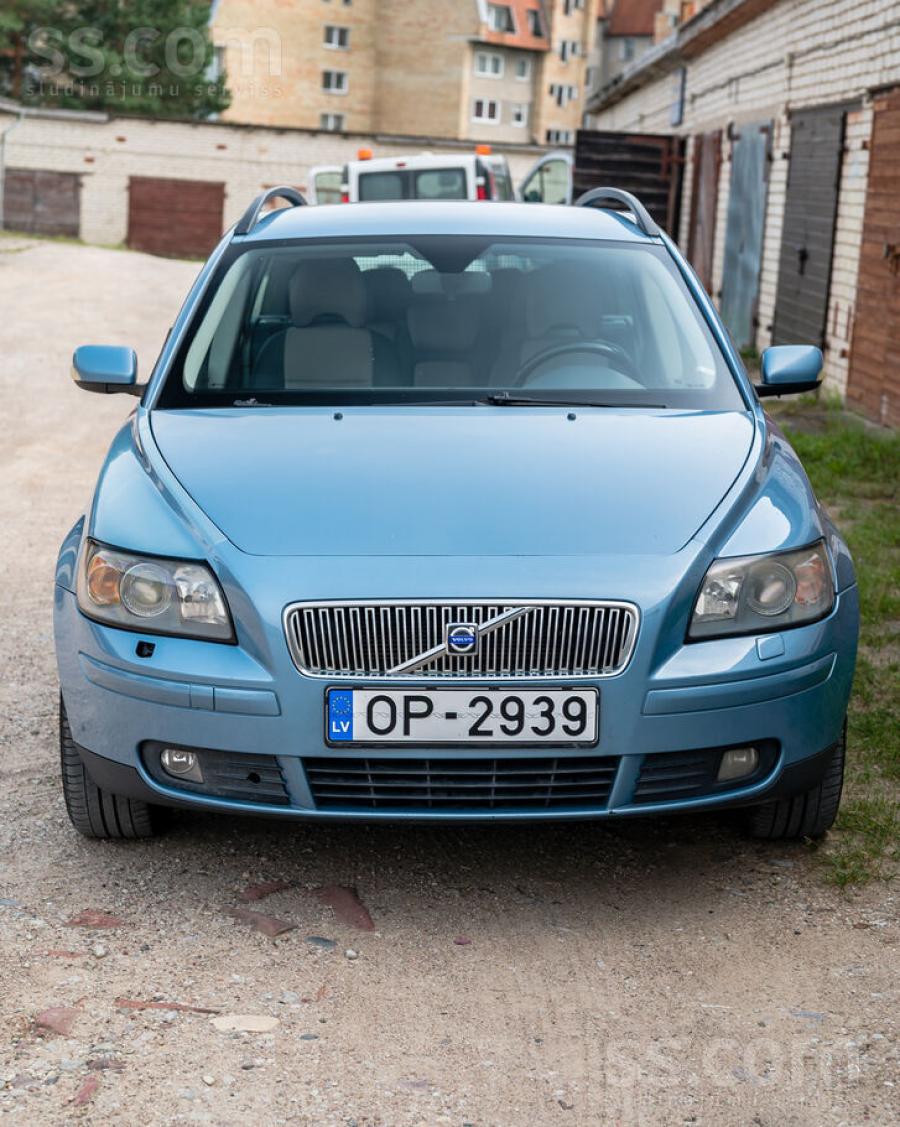 Zils Volvo V50 2004 Kuldīga, ar dzinēja tilpumu 2.40 L un nobraukumu 299 tūkst. km par 3150 €, foto 15 vietnē AUTOMOTO.COM.LV