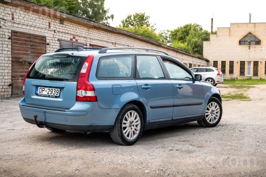 Zils Volvo V50 2004 Kuldīga, ar dzinēja tilpumu 2.40 L un nobraukumu 299 tūkst. km par 3150 €, foto 16 vietnē AUTOMOTO.COM.LV