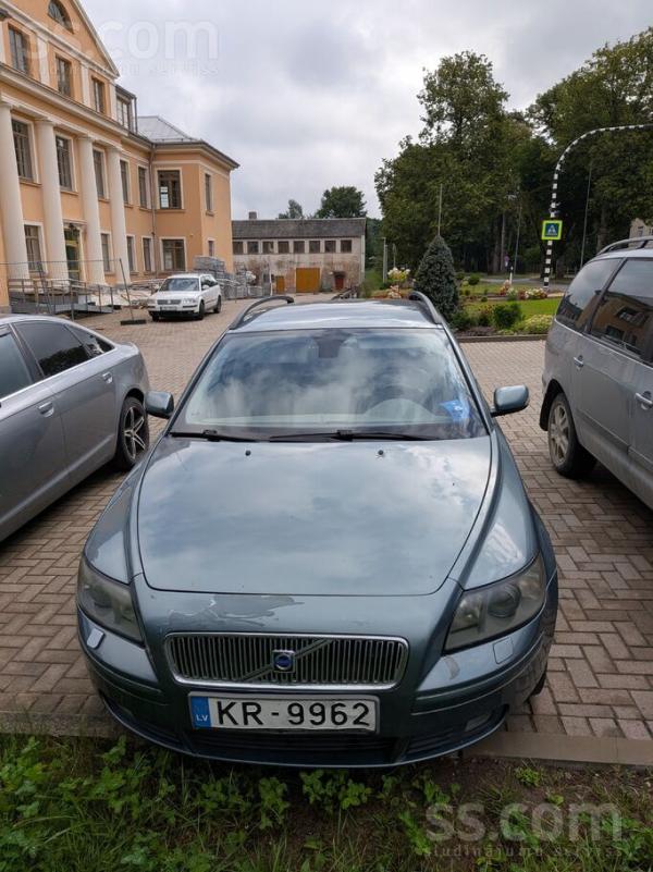 Zils Volvo V50 2004 Saldus, ar dzinēja tilpumu 2.00 L un nobraukumu 300 tūkst. km par 750 €, foto 1 vietnē AUTOMOTO.COM.LV