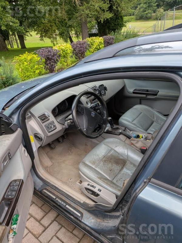 Zils Volvo V50 2004 Saldus, ar dzinēja tilpumu 2.00 L un nobraukumu 300 tūkst. km par 750 €, foto 2 vietnē AUTOMOTO.COM.LV