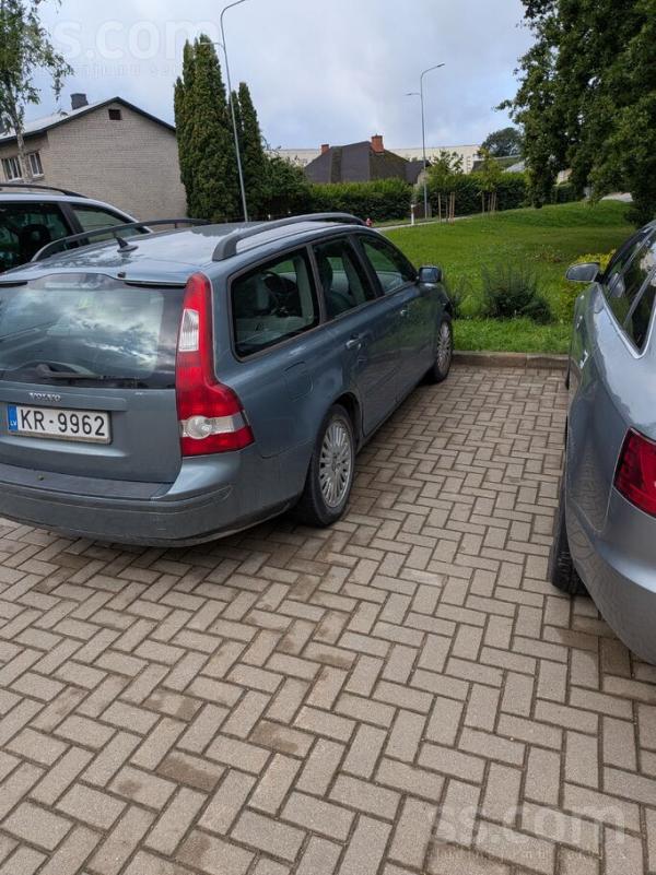 Zils Volvo V50 2004 Saldus, ar dzinēja tilpumu 2.00 L un nobraukumu 300 tūkst. km par 750 €, foto 3 vietnē AUTOMOTO.COM.LV