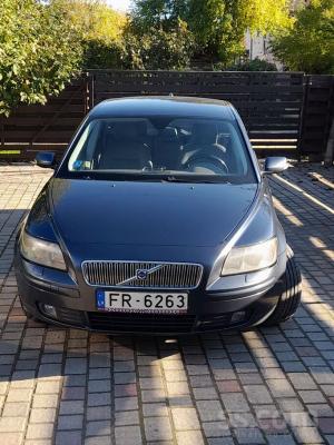 Blue Volvo V50 2005 in Riga, with an engine capacity of 2.40 L and mileage of 344 thousand km for 3200 €, photo 1 on AUTOMOTO.COM.LV