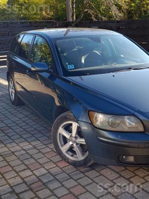 Blue Volvo V50 2005 in Riga, with an engine capacity of 2.40 L and mileage of 344 thousand km for 3200 €, photo 2 on AUTOMOTO.COM.LV