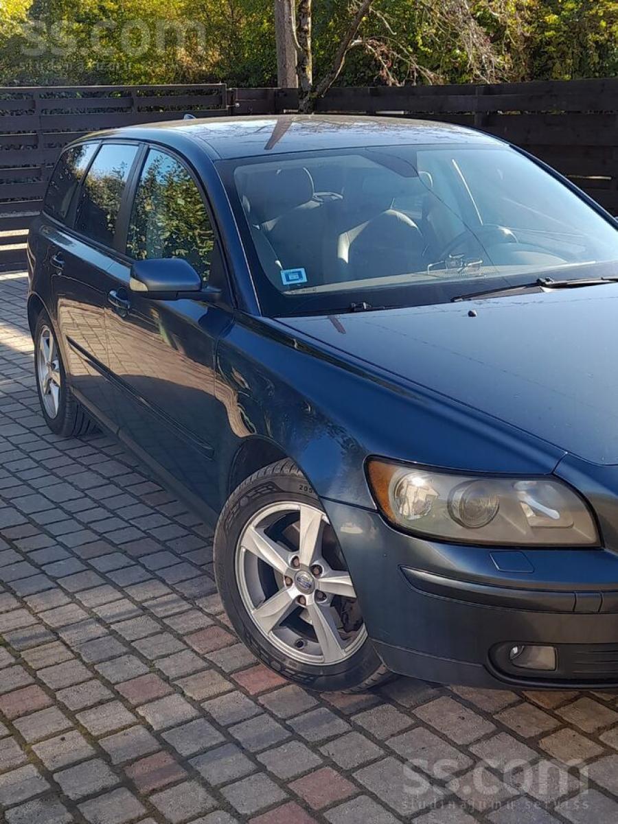 Blue Volvo V50 2005 in Riga, with an engine capacity of 2.40 L and mileage of 344 thousand km for 3200 €, photo 2 on AUTOMOTO.COM.LV