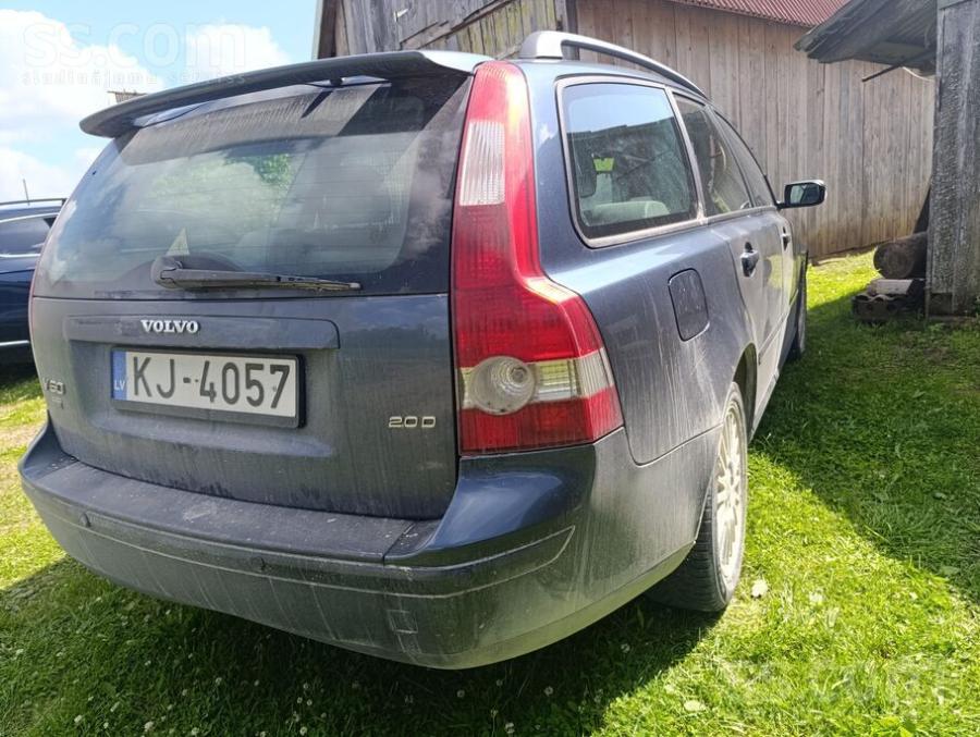 Blue Volvo V50 2005 in Liepaja, with an engine capacity of 2.00 L and mileage of 361 thousand km for 1100 €, photo 1 on AUTOMOTO.COM.LV