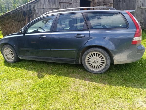 Blue Volvo V50 2005 in Liepaja, with an engine capacity of 2.00 L and mileage of 361 thousand km for 1100 €, photo 2 on AUTOMOTO.COM.LV