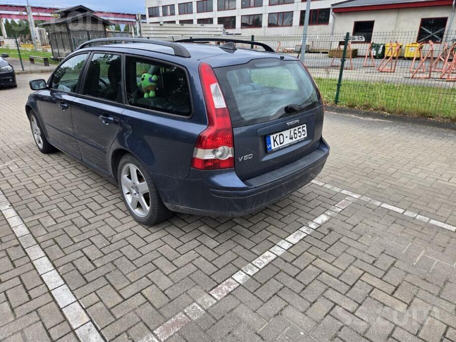 Zils Volvo V50 2005 Rīga, ar dzinēja tilpumu 2.00 L un nobraukumu 312 tūkst. km par 2100 €, foto 3 vietnē AUTOMOTO.COM.LV