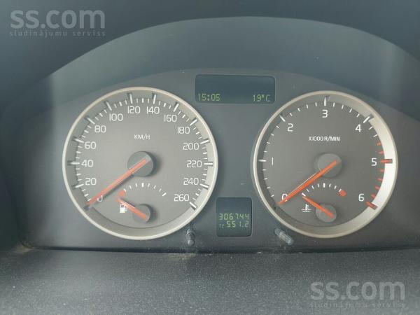 Blue Volvo V50 2005 in Tukums, with an engine capacity of 2.00 L and mileage of 306 thousand km for 850 €, photo 2 on AUTOMOTO.COM.LV