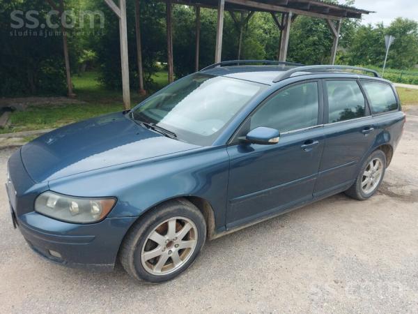 Blue Volvo V50 2005 in Tukums, with an engine capacity of 2.00 L and mileage of 306 thousand km for 850 €, photo 3 on AUTOMOTO.COM.LV