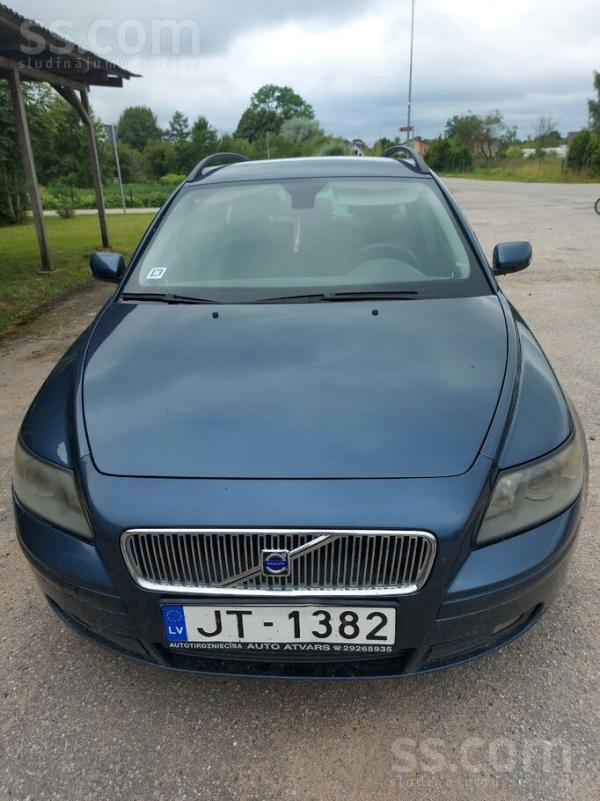 Blue Volvo V50 2005 in Tukums, with an engine capacity of 2.00 L and mileage of 306 thousand km for 850 €, photo 4 on AUTOMOTO.COM.LV