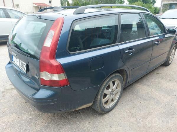 Blue Volvo V50 2005 in Tukums, with an engine capacity of 2.00 L and mileage of 306 thousand km for 850 €, photo 5 on AUTOMOTO.COM.LV