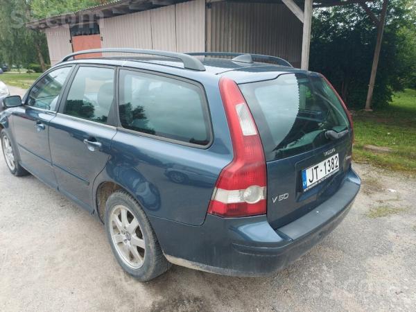 Blue Volvo V50 2005 in Tukums, with an engine capacity of 2.00 L and mileage of 306 thousand km for 850 €, photo 6 on AUTOMOTO.COM.LV
