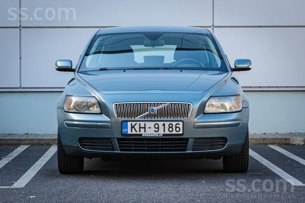 Blue Volvo V50 2005 in Riga, with an engine capacity of 1.60 L and mileage of 0 thousand km for 2495 €, photo 2 on AUTOMOTO.COM.LV
