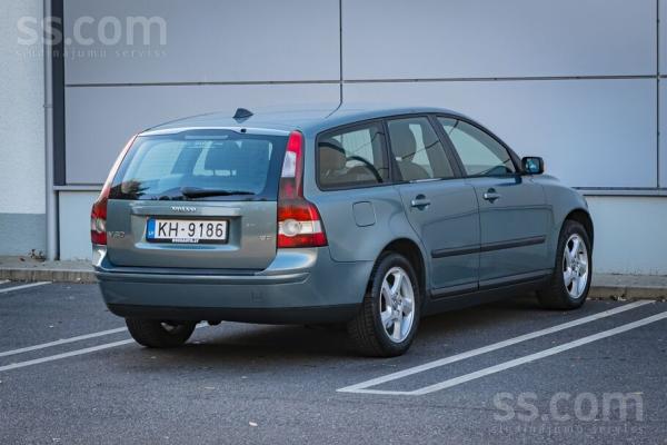 Blue Volvo V50 2005 in Riga, with an engine capacity of 1.60 L and mileage of 0 thousand km for 2495 €, photo 4 on AUTOMOTO.COM.LV