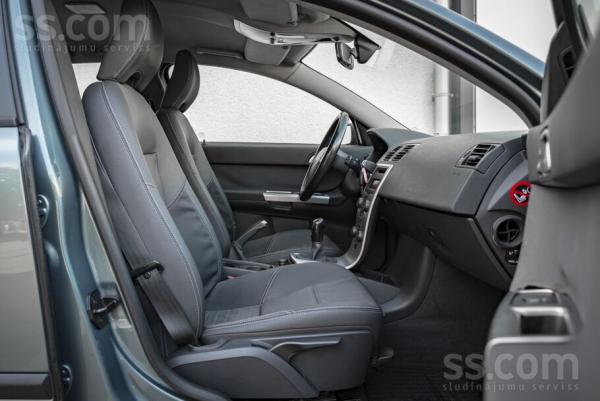 Blue Volvo V50 2005 in Riga, with an engine capacity of 1.60 L and mileage of 0 thousand km for 2495 €, photo 9 on AUTOMOTO.COM.LV