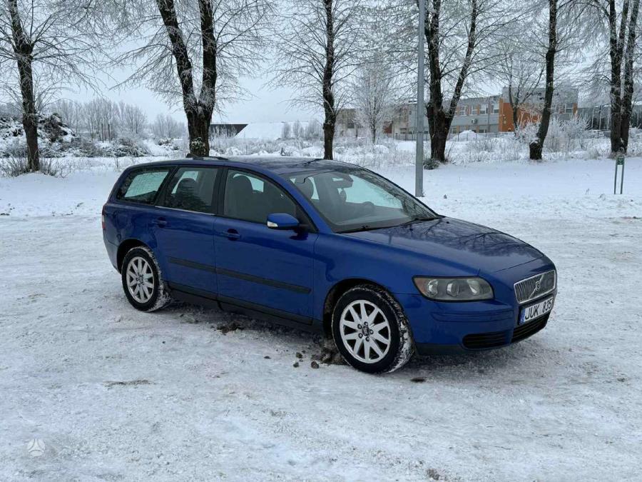 Blue Volvo V50 2005 in Taurage, with an engine capacity of 1.56 L and mileage of 306 thousand km for 1480 €, photo 2 on AUTOMOTO.COM.LV