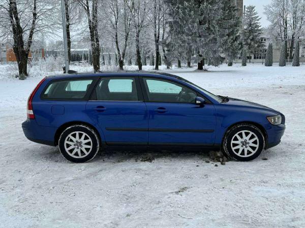 Blue Volvo V50 2005 in Taurage, with an engine capacity of 1.56 L and mileage of 306 thousand km for 1480 €, photo 3 on AUTOMOTO.COM.LV