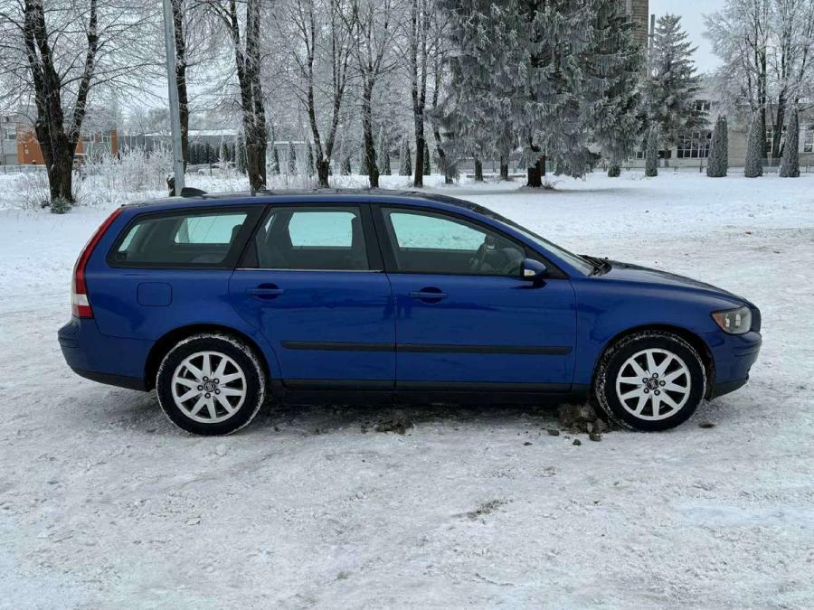Blue Volvo V50 2005 in Taurage, with an engine capacity of 1.56 L and mileage of 306 thousand km for 1480 €, photo 3 on AUTOMOTO.COM.LV