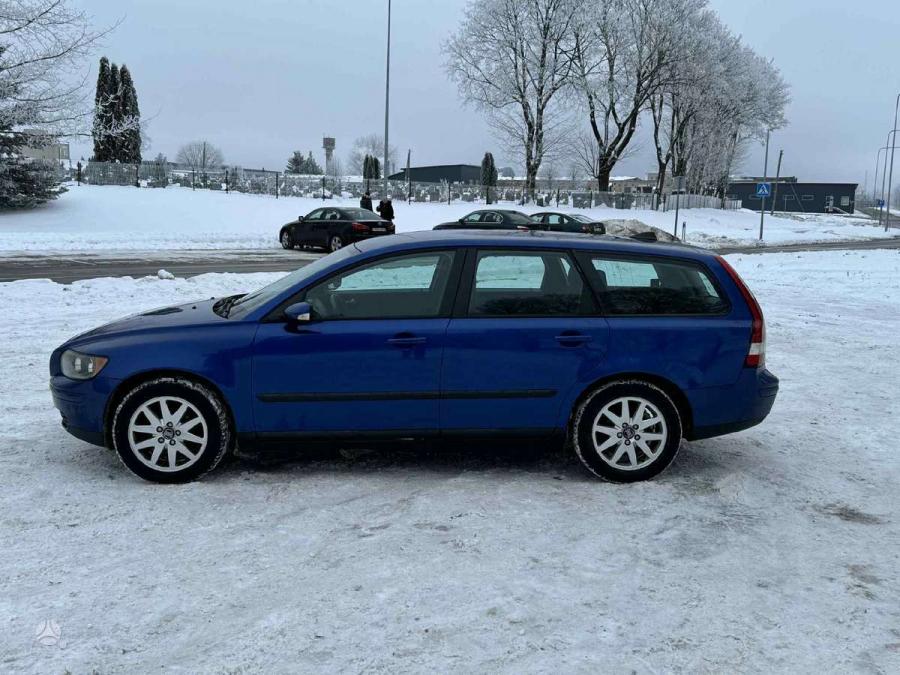 Blue Volvo V50 2005 in Taurage, with an engine capacity of 1.56 L and mileage of 306 thousand km for 1480 €, photo 4 on AUTOMOTO.COM.LV