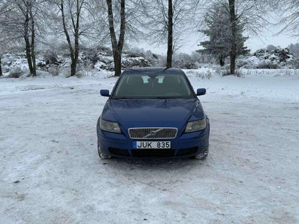 Blue Volvo V50 2005 in Taurage, with an engine capacity of 1.56 L and mileage of 306 thousand km for 1480 €, photo 5 on AUTOMOTO.COM.LV