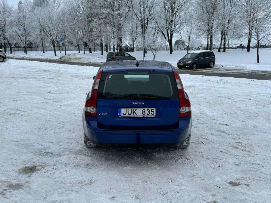 Blue Volvo V50 2005 in Taurage, with an engine capacity of 1.56 L and mileage of 306 thousand km for 1480 €, photo 6 on AUTOMOTO.COM.LV