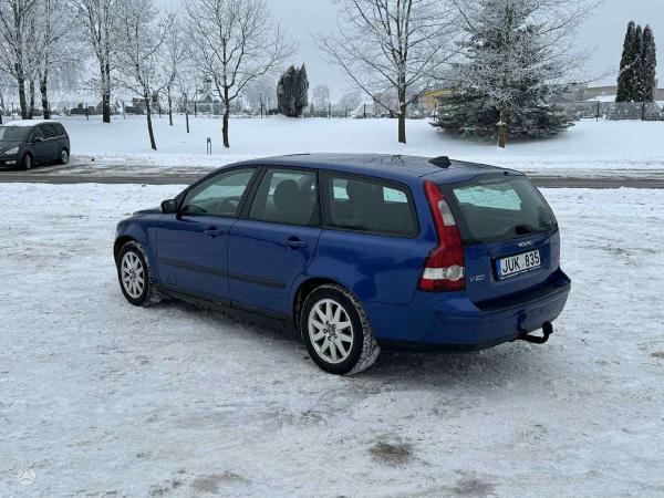 Blue Volvo V50 2005 in Taurage, with an engine capacity of 1.56 L and mileage of 306 thousand km for 1480 €, photo 7 on AUTOMOTO.COM.LV
