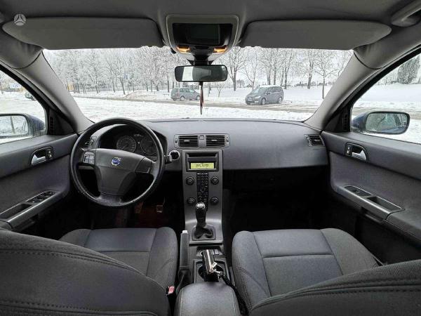 Blue Volvo V50 2005 in Taurage, with an engine capacity of 1.56 L and mileage of 306 thousand km for 1480 €, photo 9 on AUTOMOTO.COM.LV