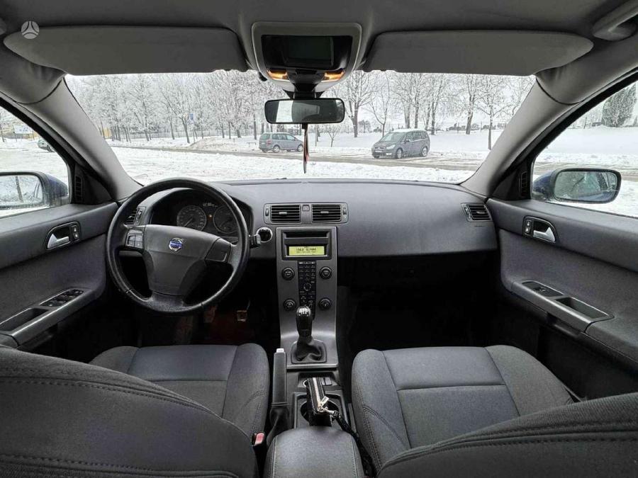 Blue Volvo V50 2005 in Taurage, with an engine capacity of 1.56 L and mileage of 306 thousand km for 1480 €, photo 9 on AUTOMOTO.COM.LV