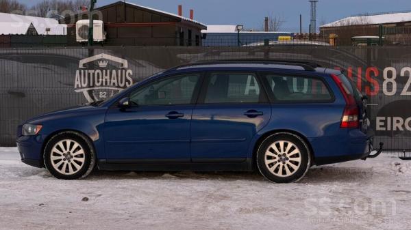 Blue Volvo V50 2005 in Liepaja, with an engine capacity of 2.00 L and mileage of 338 thousand km for 1750 €, photo 7 on AUTOMOTO.COM.LV