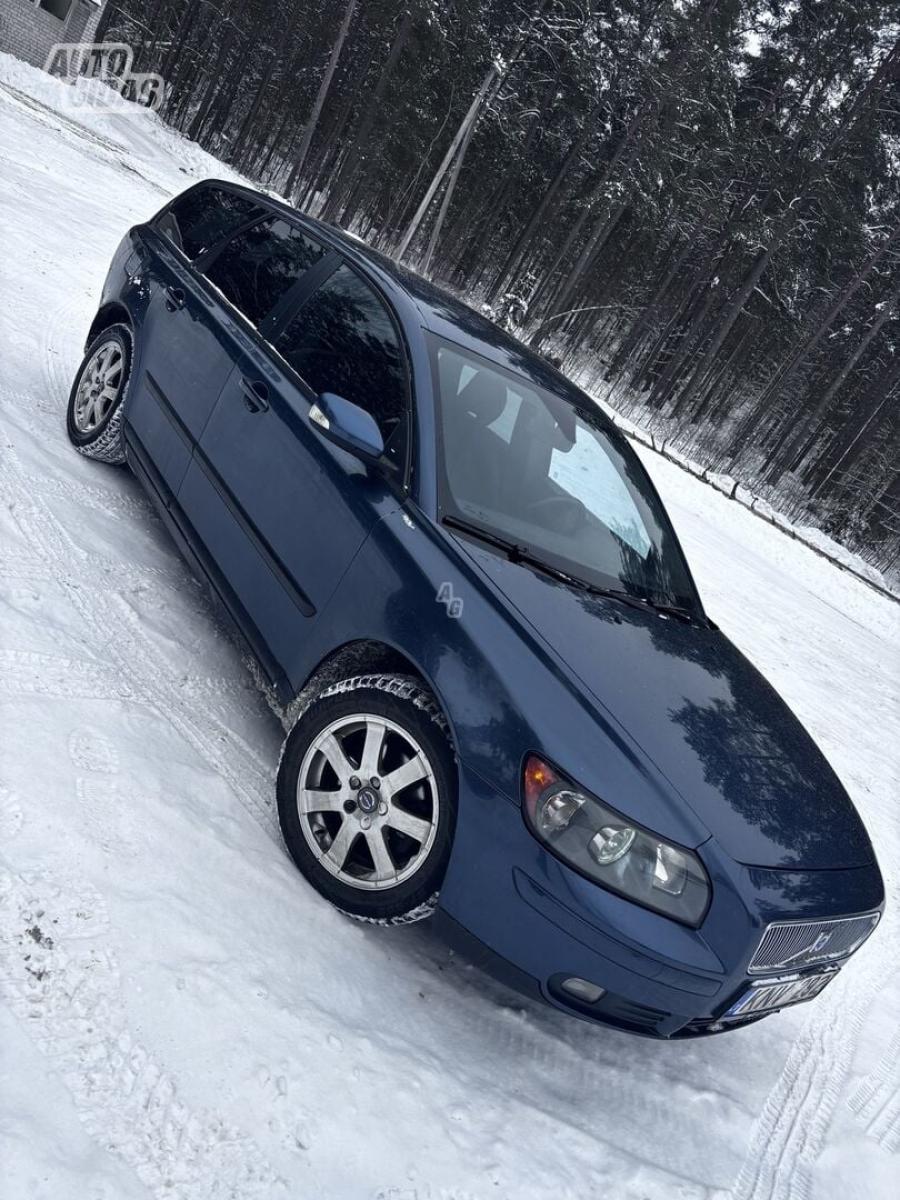 Blue Volvo V50 2005 in Ignalina, with an engine capacity of 1.60 L and mileage of 294 thousand km for 1700 €, photo 2 on AUTOMOTO.COM.LV