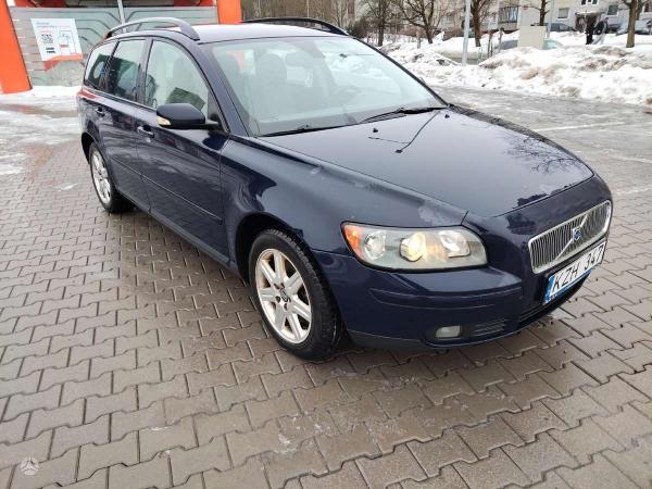 Blue Volvo V50 2005 in Vilnius, with an engine capacity of 2.00 L and mileage of 348 thousand km for 1099 €, photo 3 on AUTOMOTO.COM.LV