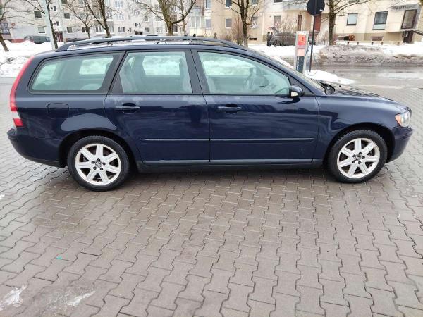 Blue Volvo V50 2005 in Vilnius, with an engine capacity of 2.00 L and mileage of 348 thousand km for 1099 €, photo 4 on AUTOMOTO.COM.LV