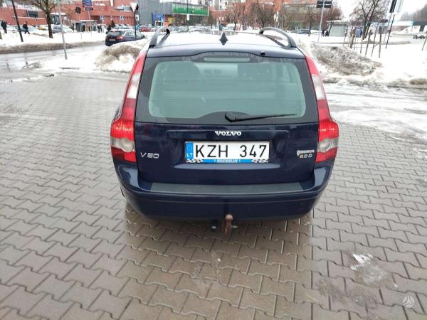 Blue Volvo V50 2005 in Vilnius, with an engine capacity of 2.00 L and mileage of 348 thousand km for 1099 €, photo 6 on AUTOMOTO.COM.LV