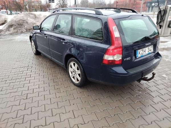 Blue Volvo V50 2005 in Vilnius, with an engine capacity of 2.00 L and mileage of 348 thousand km for 1099 €, photo 7 on AUTOMOTO.COM.LV