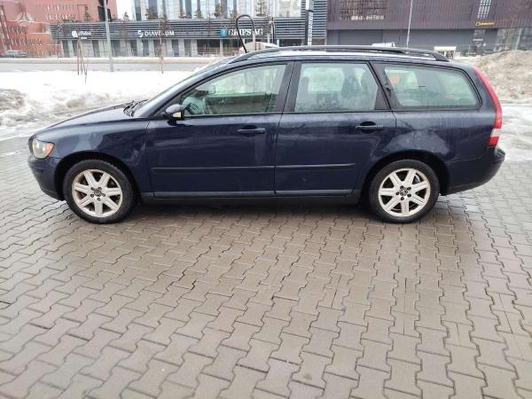 Blue Volvo V50 2005 in Vilnius, with an engine capacity of 2.00 L and mileage of 348 thousand km for 1099 €, photo 8 on AUTOMOTO.COM.LV