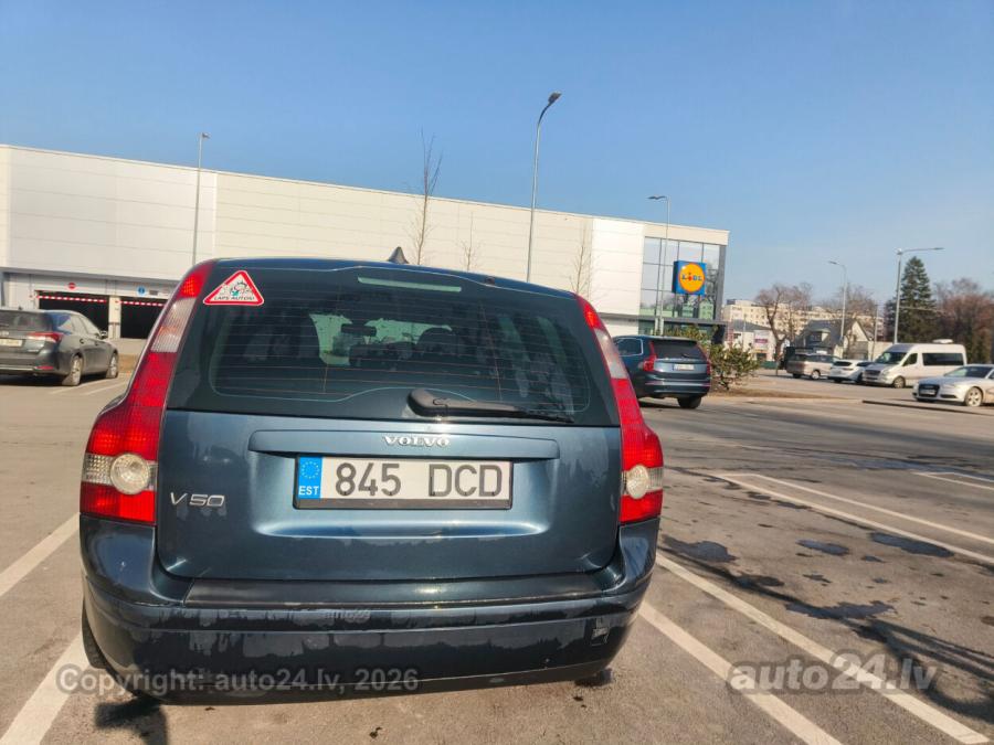 Blue Volvo V50 2005 in Tallinn, with an engine capacity of 1.60 L and mileage of 332 thousand km for 1000 €, photo 4 on AUTOMOTO.COM.LV