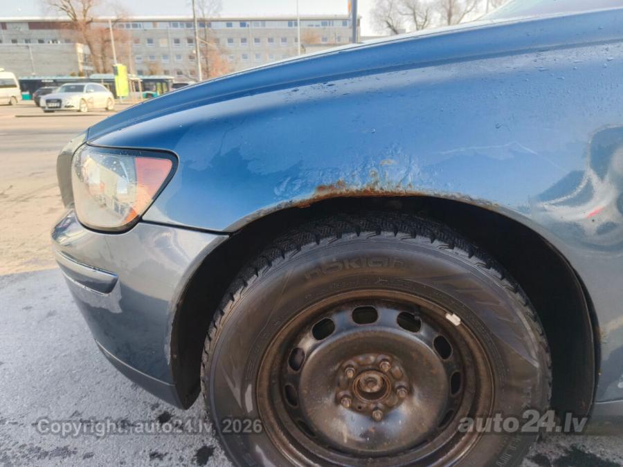 Blue Volvo V50 2005 in Tallinn, with an engine capacity of 1.60 L and mileage of 332 thousand km for 1000 €, photo 9 on AUTOMOTO.COM.LV