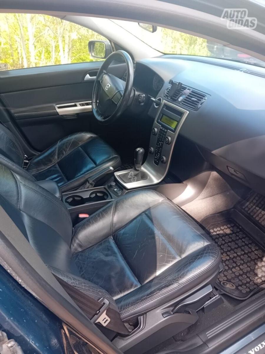 Blue Volvo V50 2005 in Vilnius, with an engine capacity of 1.60 L and mileage of 248 thousand km for 2100 €, photo 5 on AUTOMOTO.COM.LV