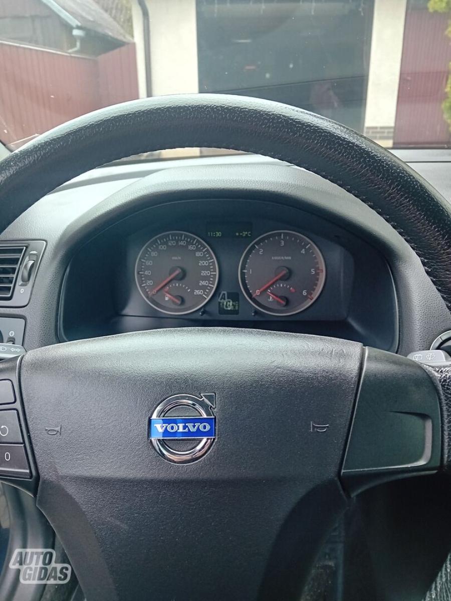 Blue Volvo V50 2005 in Vilnius, with an engine capacity of 1.60 L and mileage of 248 thousand km for 2100 €, photo 14 on AUTOMOTO.COM.LV